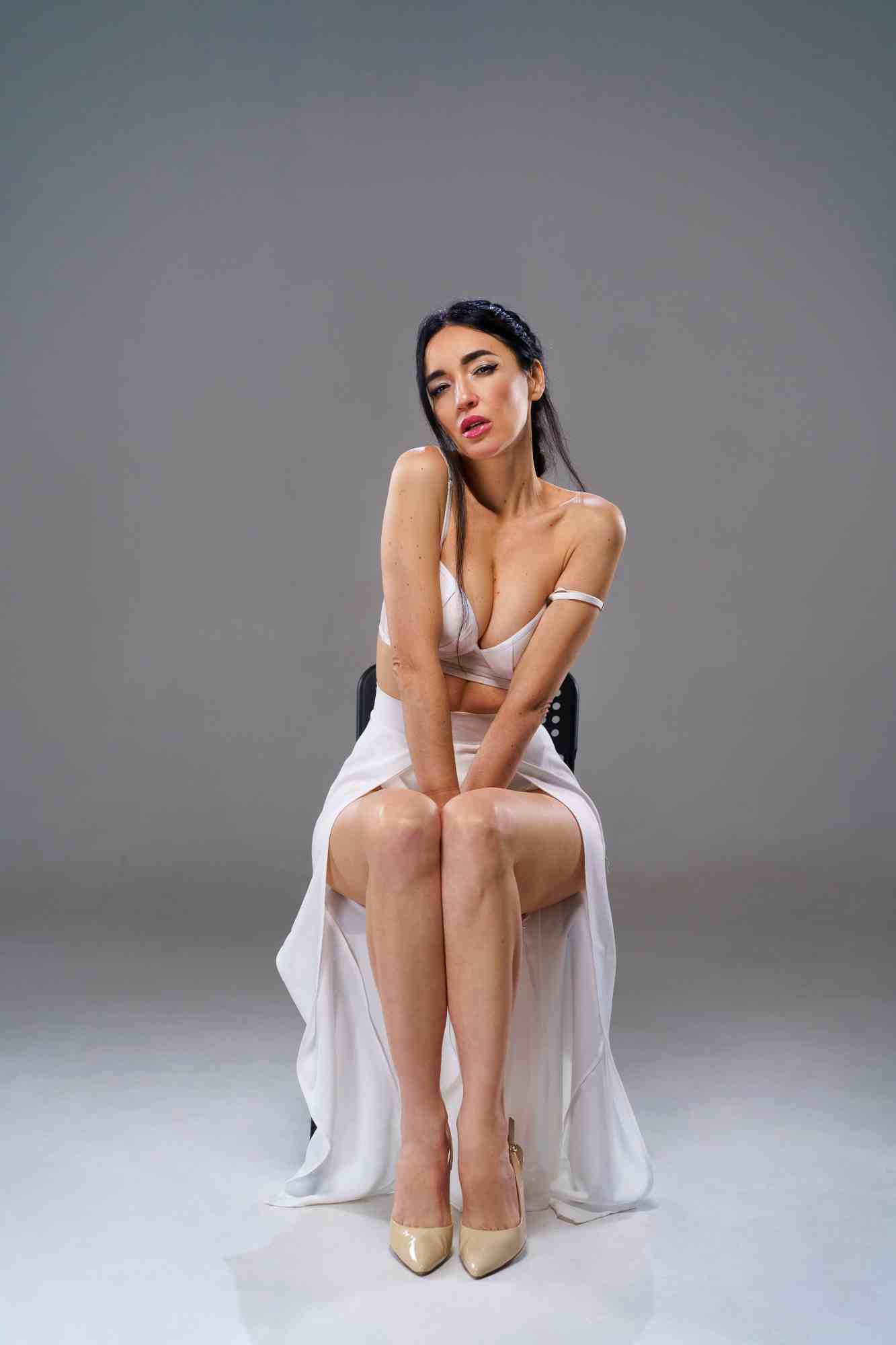 EYRA презентувала трек “Побачення за донат” та розповіла, на що готова заради допомоги ...